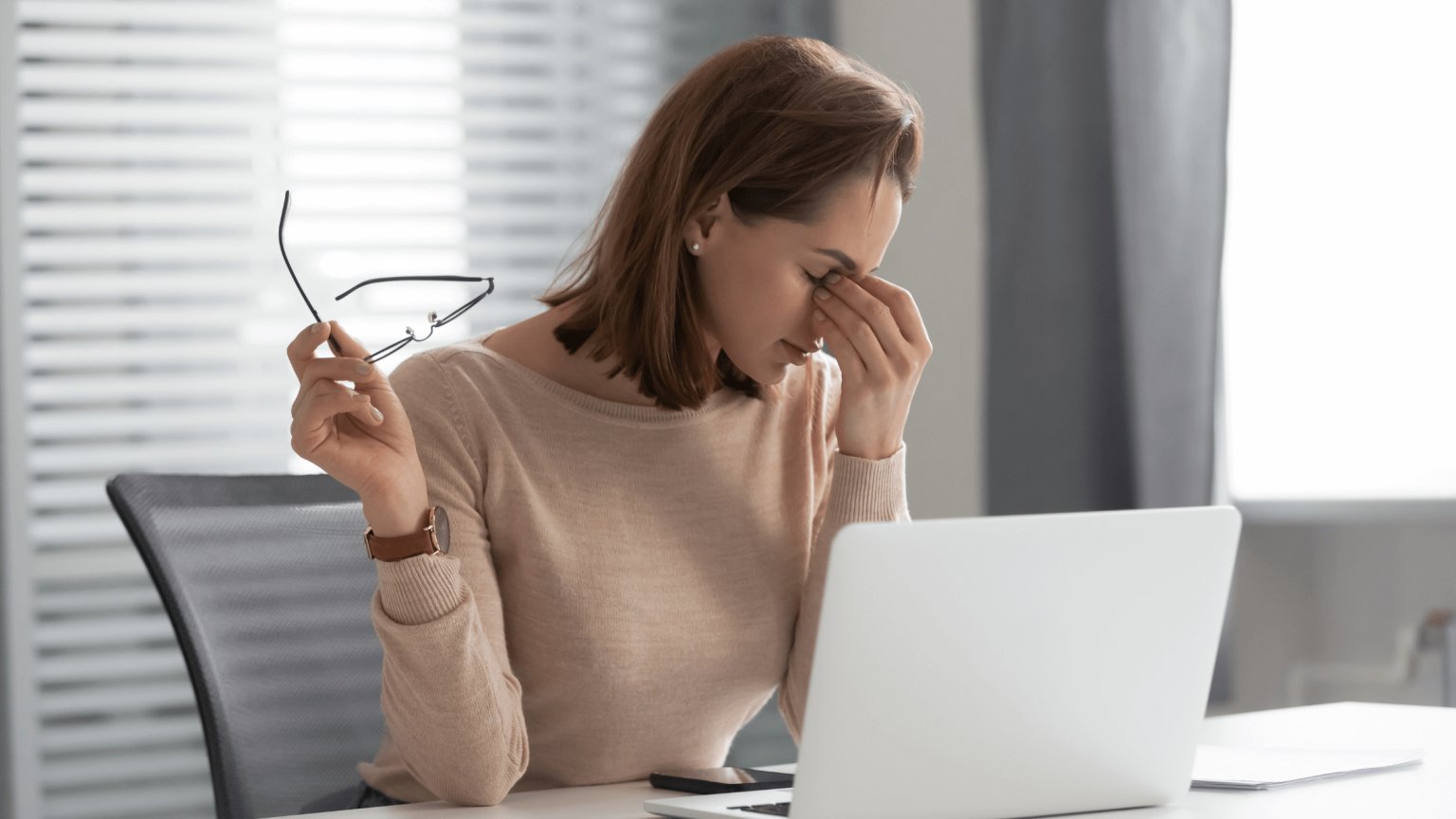 How to Manage and Prevent Digital Eye Strain Caused by Prolonged ...